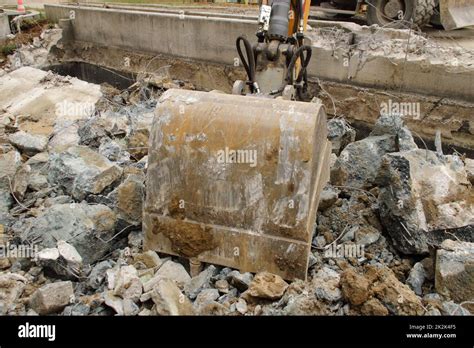 loading construction rubble with an excavator in a dusty environment