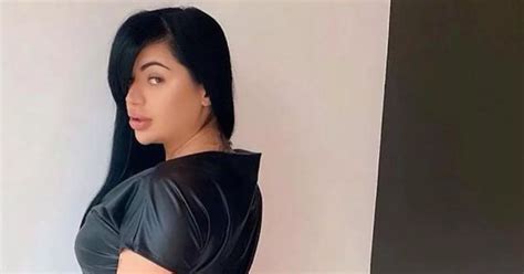Model With Biggest Butt On Onlyfans Ditches Undies At The Gym To