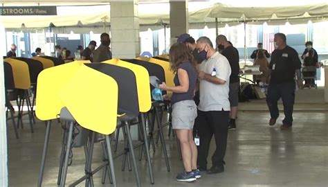 Exit Polls Ο κορονοϊός και η ανησυχία για την οικονομία πρωταγωνιστές στις Αμερικανικές Εκλογές