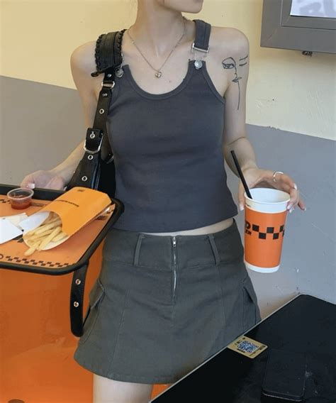 오피니스 아카 멜빵 민소매 크롭 티셔츠 탱크탑 그레이 아이보리