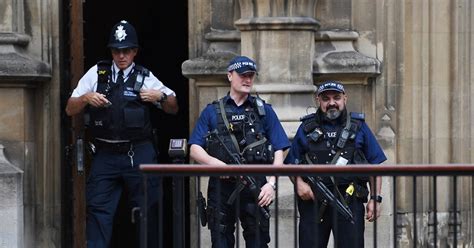 영국 미국 백인우월주의조직 테러집단 지정