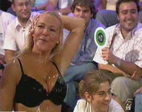 Naked Yolanda Sanjuán in TNT