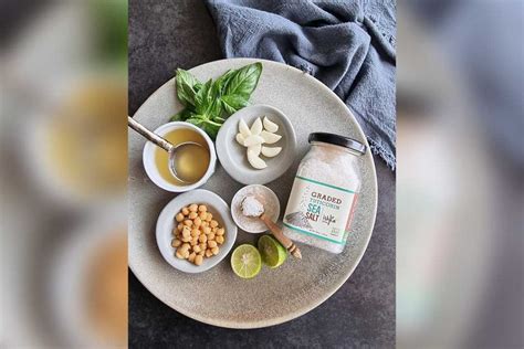 Basil Hummus Ishka Farms