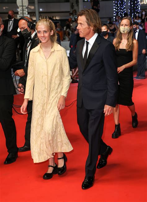 Julia Roberts Only Daughter 19 Already Shares Clothes With Mom — How