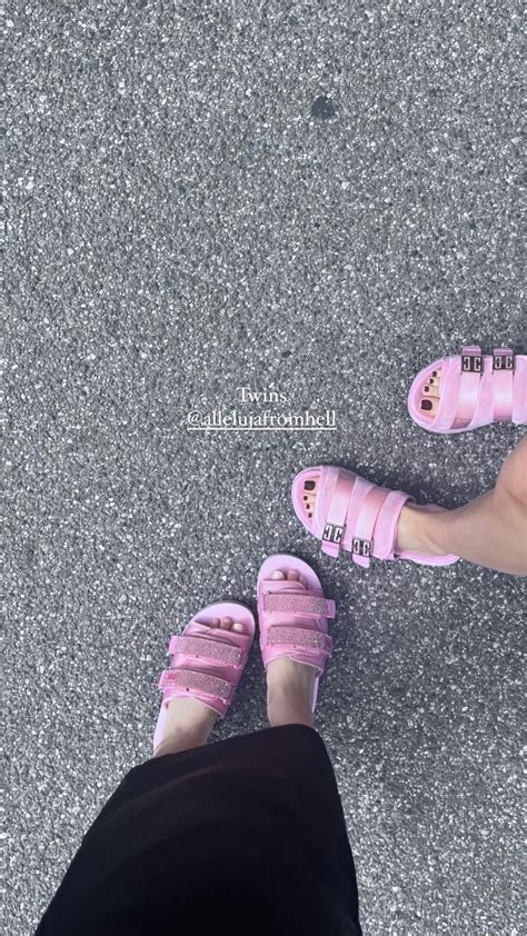 Clara Soccinis Feet