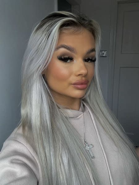 Bad Barbiedoll live on webcam | Babestation Cams