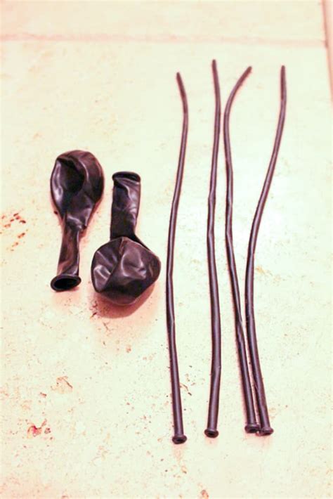 How To Make A Balloon Spiders Halloween Balloon Decorations