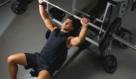 Как накачать верхнюю часть грудных мышц упражнения с гантелями на верх груди и советы