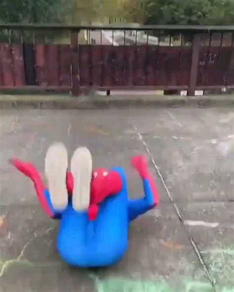 Spidey Cosplay With Some Insane Skills Rbeamazed