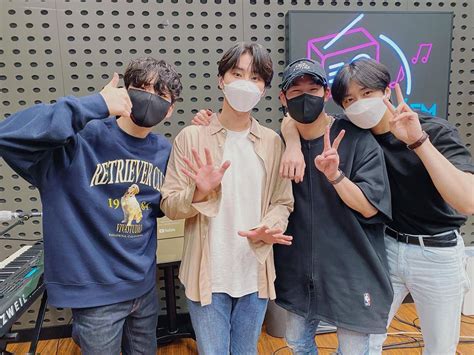 두다 On Twitter 채형원 덩치 한껏 구긴거 봐 🤦🏻‍♀️ Sh00hfmxe2 Twitter