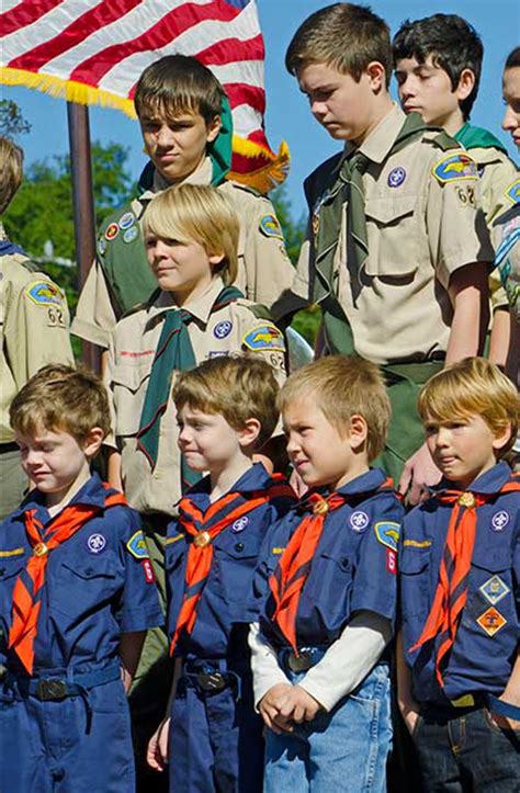 Uniforme De Lobato Clase B Insignia De Mensajero De La Paz Un Sábado