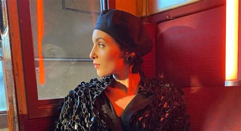Watch The Official Music Video Of Barbara Pravis Voilà Escplus