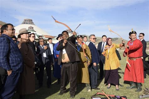 ОУПХ ны зочид төлөөлөгчид “Бэсрэг наадам” үзэв