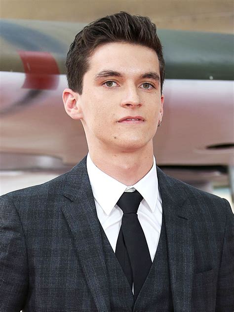 Fionn Whitehead Sa Biographie Allociné