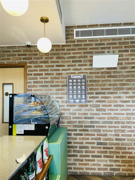 표지판이있는 벽돌 벽 사진 Unsplash의 무료 더 팜스 라고스 The Palms Lagos 이미지