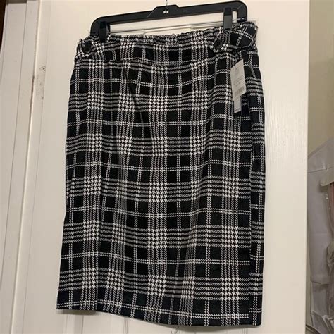 Black And White Plaid Black Buttons In The Front Tag On Women Red