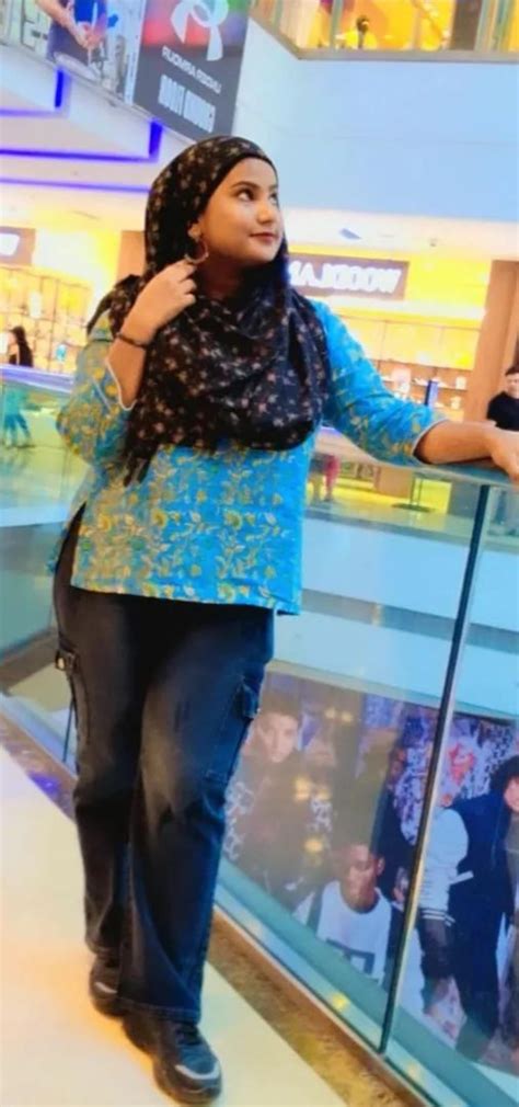 Meri Choti Behan Adeeba 23f Kafi Badi Or Badey Ho Gye Hai 100 Upvtes For Her Sfw And Nsfw