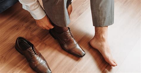 실내 가죽 신발 갈색 신발 격식있는 옷차림 고전적인 패션 날씬한 남성 패션 남성복 드레스 구두 똑똑한 럭셔리 맨발 바지 복각 비즈니스 룩