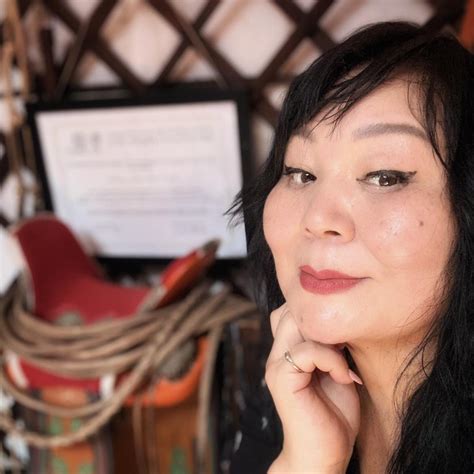 Би нийслэлийн 28 р 10 жилийн сургуульд сурч байхдаа яармагийн 41 р сургуулийн пионер сурагчидтай