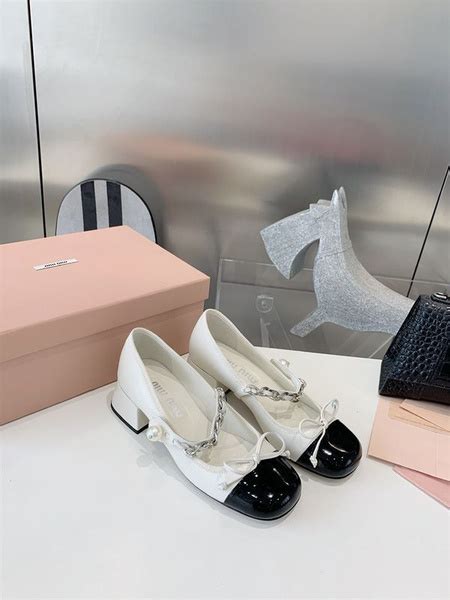 Туфли Miu Miu купить с доставкой по выгодным ценам в интернет магазине Ozon 1455680719