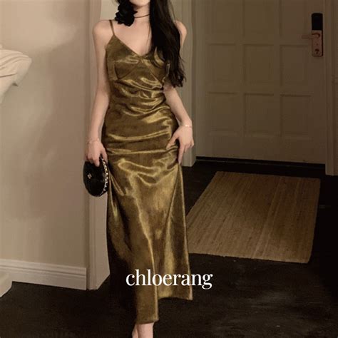 클로에랑 겨울신상겨울연말룩파티룩 섹시 새틴 브이넥 끈나시 허리보정 플레어 롱원피스 가을 겨울 데이트룩 연말룩 파티룩