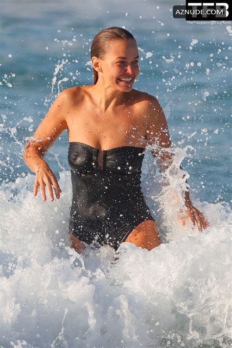 Lara Bingle Worthington Sexy Seen Flaunting Her Hot Figure At The Beach