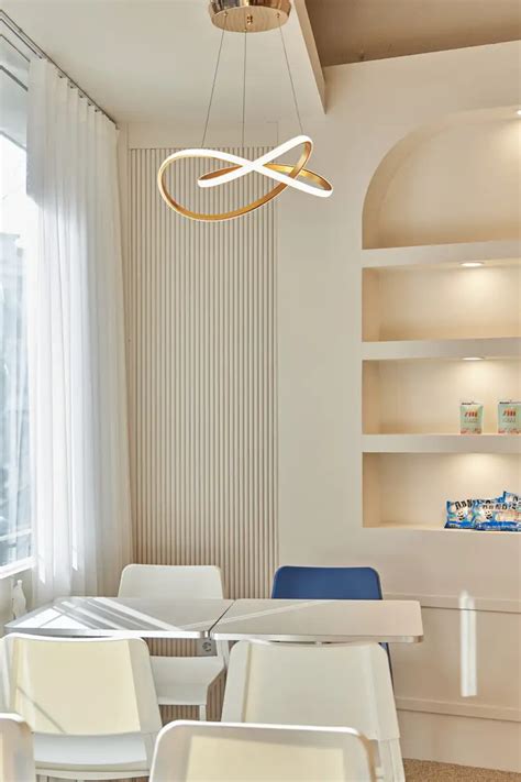 유럽미장 벽으로 포인트를 준 20평 베이커리 인테리어 서대문구 연희동