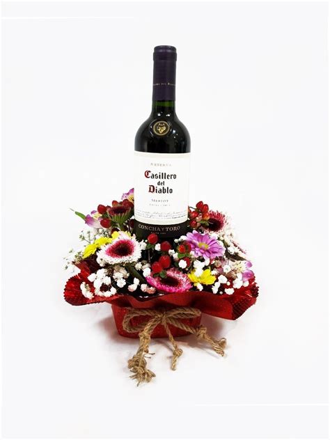 Botella De Vino En Saco De Flores Envía Flores Hoy Mismo A Domicilio