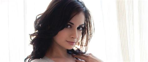 X Resolution Dia Mirza In Hot Nighty Wallpapers X Resolution Wallpaper