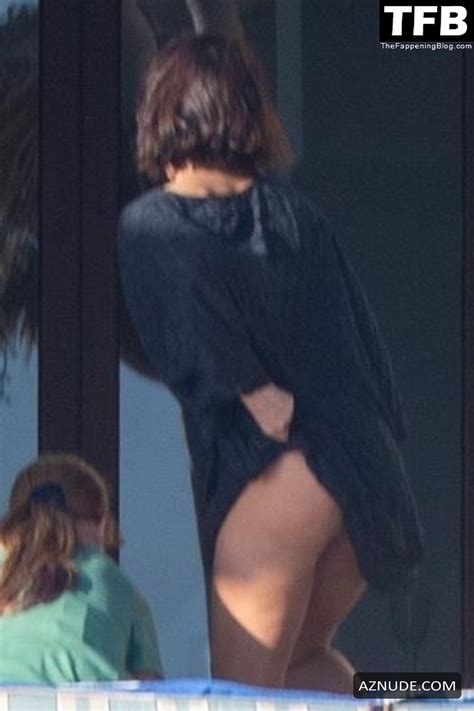 Jessica Alba Sexy Seen Flaunting Her Hot Body In A Bathing Suit During Her Vacation In Cabo Aznude
