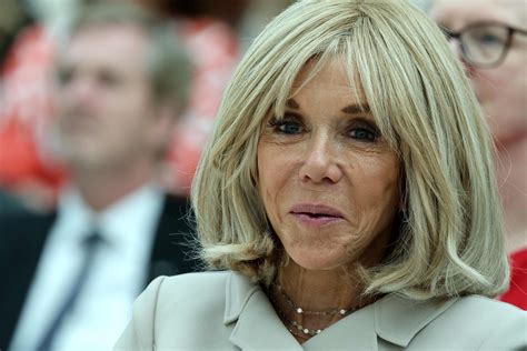 Brigitte Macron Geht Weiter Gerichtlich Gegen Youtuberinnen Vor