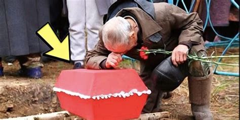 Unokája temetésén az öregember gyanítva hogy valami nincs rendben odalépett a koporsóhoz és