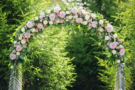 Arco En Una Boda De Flores Foto Premium