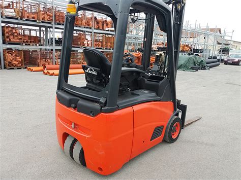 75 Linde E 15 01 2011 Stivuitoareeu