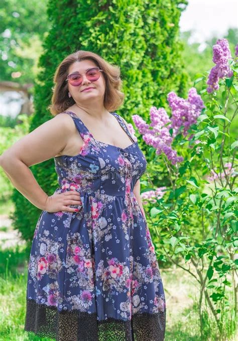 Romantic Plus Size Collection Fashionable Trends For Ladies Stock