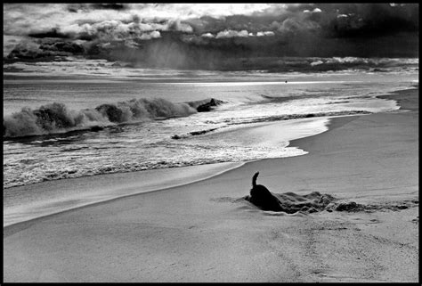 Remembering Elliott Erwitt 19282023 Magnum Photos