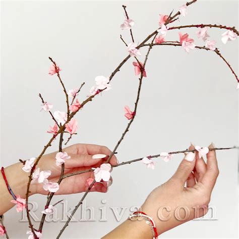 Как се прави пролетна украса с приказните цъфнали цветя от хартия