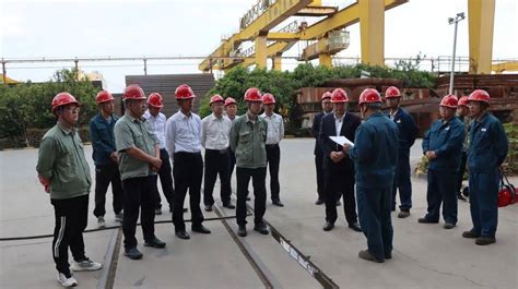 中冶宝钢刘欣一行到重装集团调研交流服务技术公司