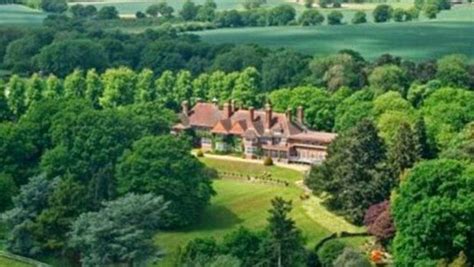 Rumah Gaya Arsitektur Milik Adele Ternyata Ada Hantu Titipos