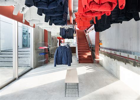 Schemata Adds Adjustable Clothes Rails To Descente Blanc Store