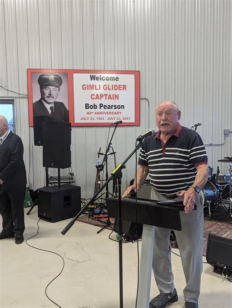 Captain Bob Pearson Speaking At The 40th Anniversary Of The Gimli