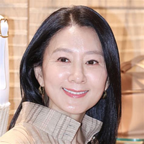 57세 김희애 올드머니룩 가방 로로피아나 엑스트라백 매장 가격은 네이버 블로그