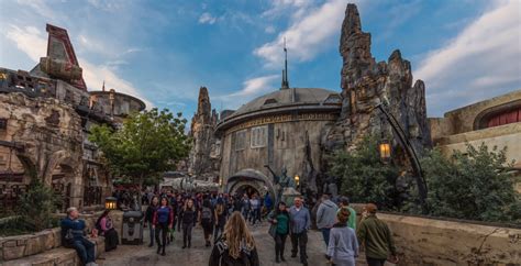 Review And New Footage Disneylands Star Wars Galaxys Edge Is
