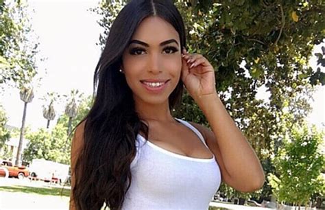 “नेकेड मॉडल” गिरफ्तार पुलिस अफसरों को पीटने का आरोप Jansatta