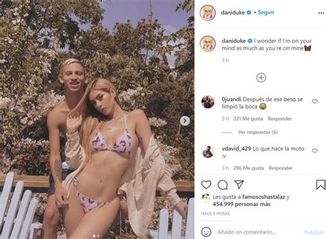 Dani Duke le dio apasionado beso a La Liendra - Canal 1