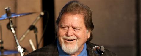 63 Years Ago Patsy Cline Took The Opry Stage On Crutches—and Sang