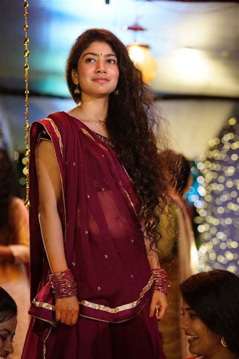 Super Cute Photo Stills Of Actress Sai Pallavi