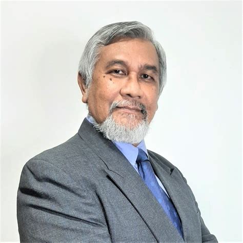 Commander R Log Ts Shahrir Hj Ahmad Fcilt Mlogm Mmgt Unsw Dip Fsm Uitm Psc Director Of