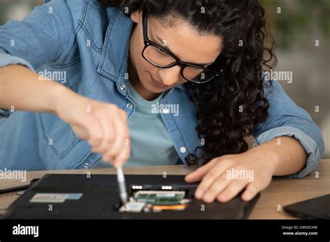 Developer Female Repairing The Pc Stock Photo Alamy