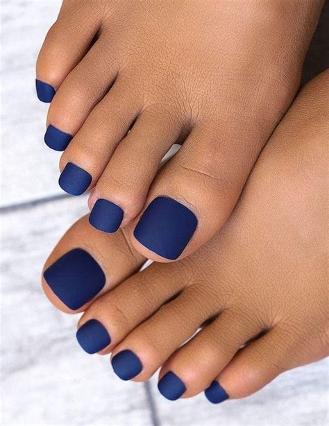 مدل لاک ناخن پا ساده و شیک با ترکیب رنگهایی که عاشقش میشی